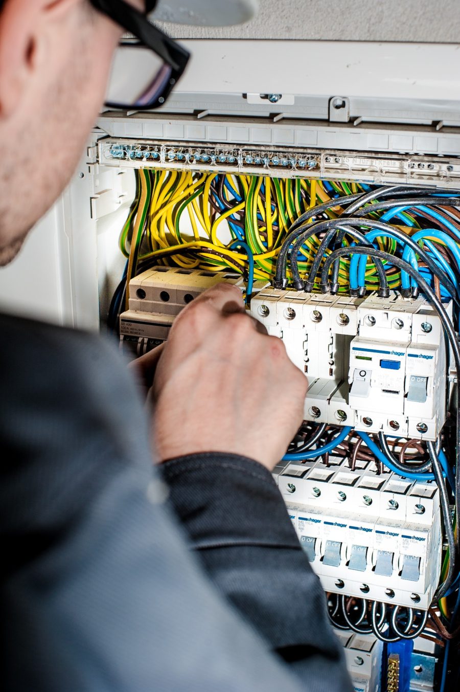 Hvordan bliver man (autoriseret) el-installatør? | Karriere & Job